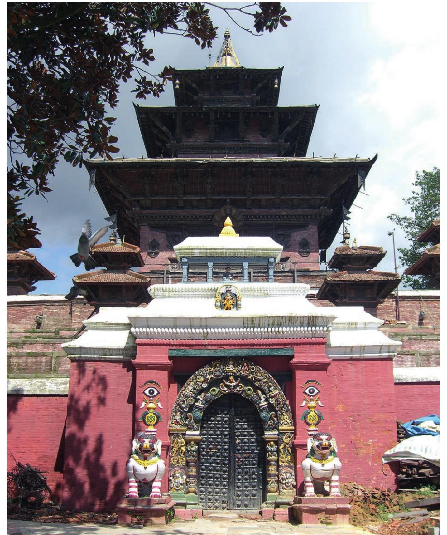 Ila the lion gate of the haniimandhoka royal palace in