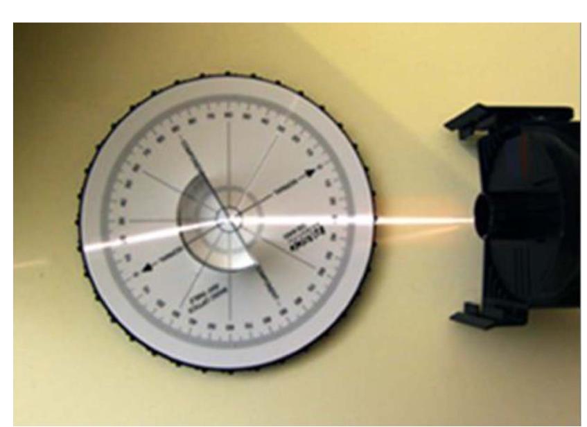 Experiment of refraction using a light source.