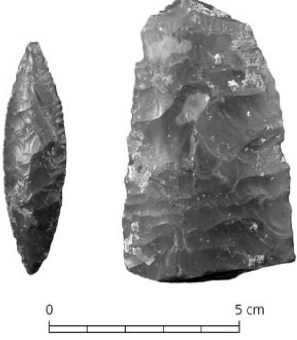 Final ppnb/early pn arrowhead and bifacial knife from