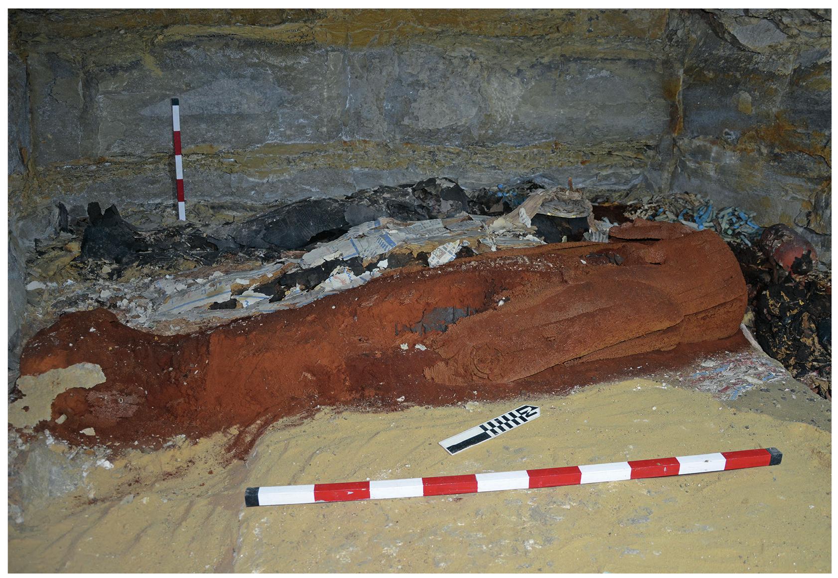 Shaft k 24, tomb 6, loc. 3, decayed wooden coffin, gilded