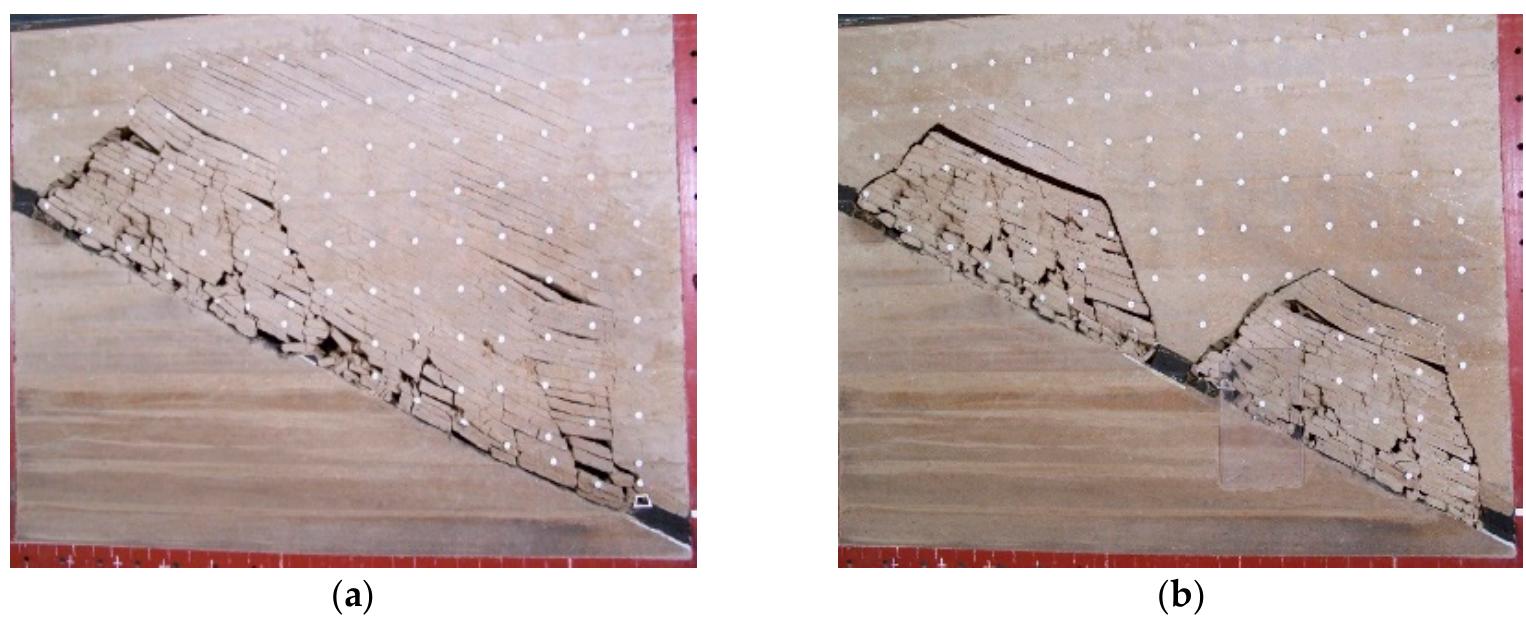 Excavation of 1411 panels in physical models. (a) lmsg; (b)