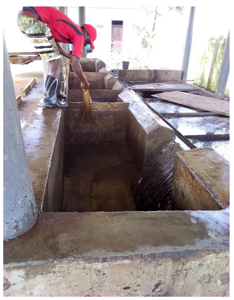 -8: holding facility for non-vacuum sludge discharge