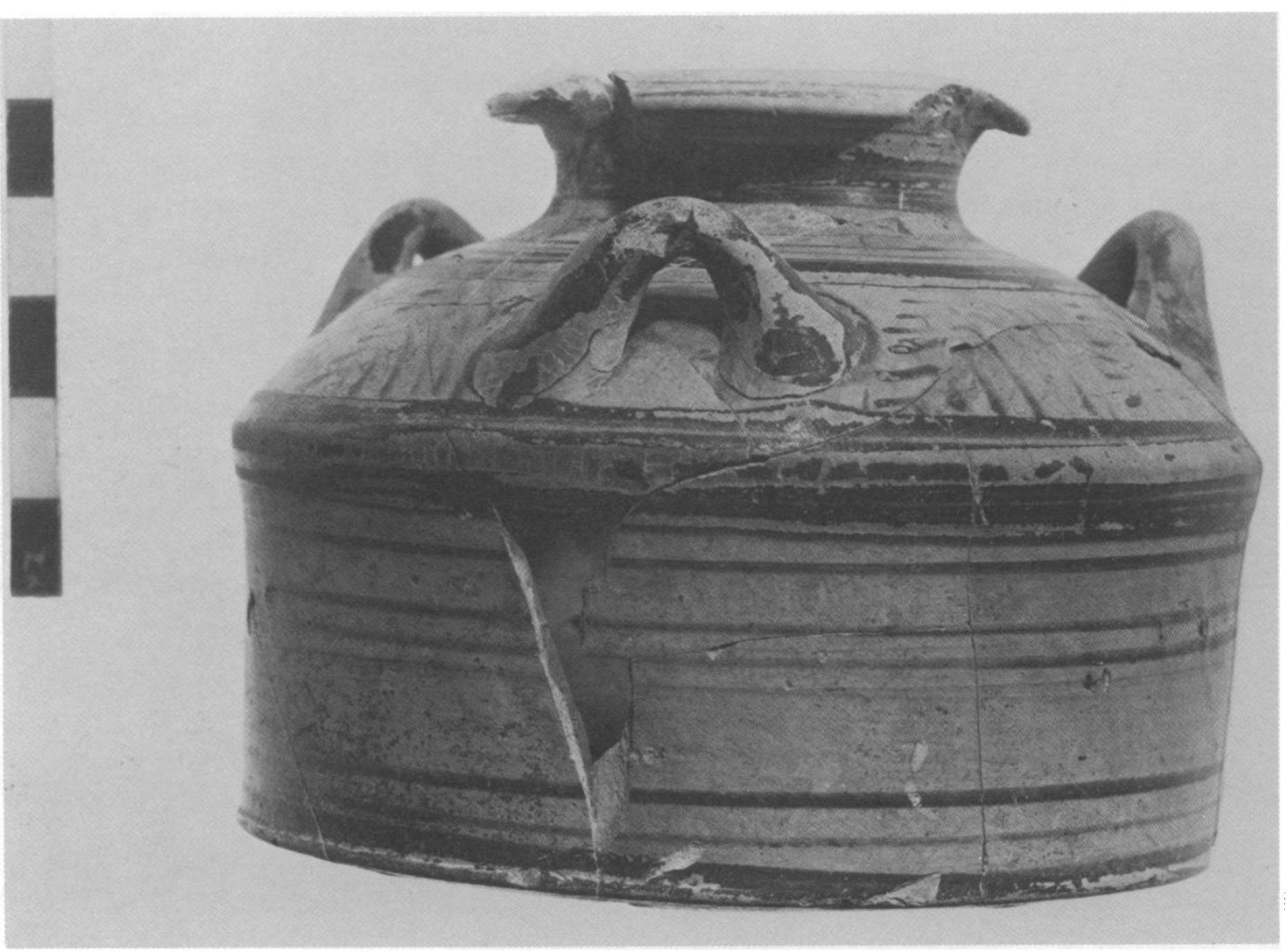 A mycenaean pyxis from the late bronze building in area b