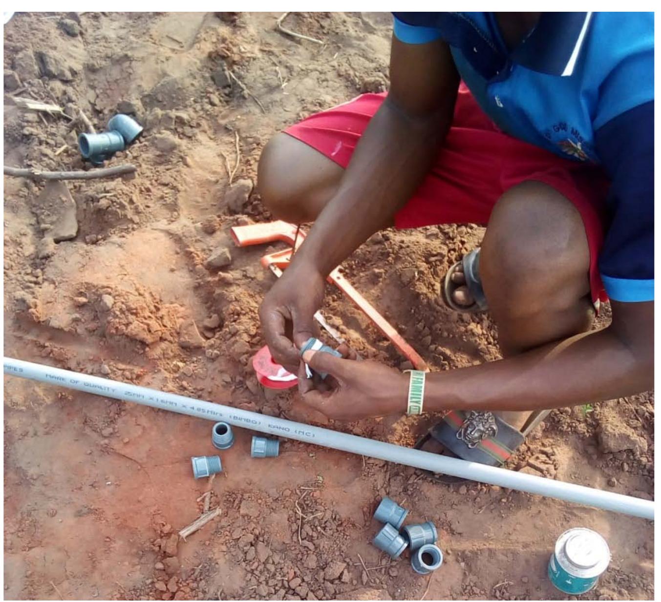 Plate 8: installation of the emitting points and the