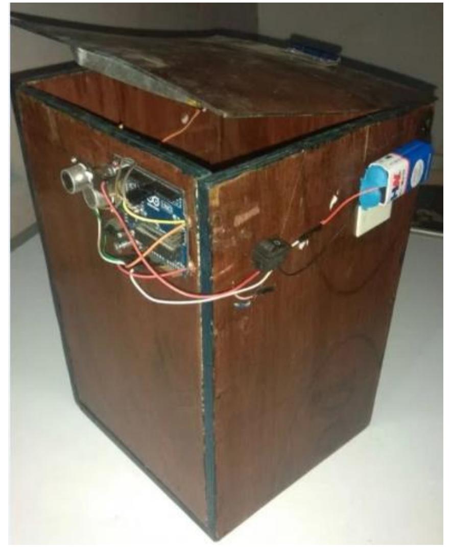 Prototype model for smart dustbin. servomotor and ultrasonic