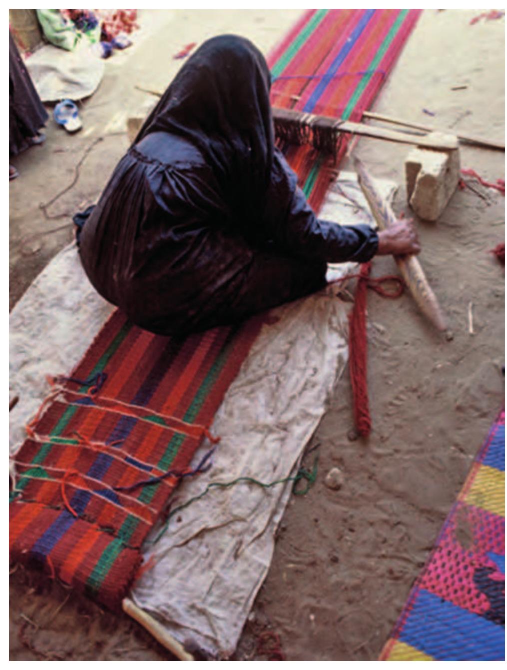Using a weaving sword with the horizontal ground loom, in