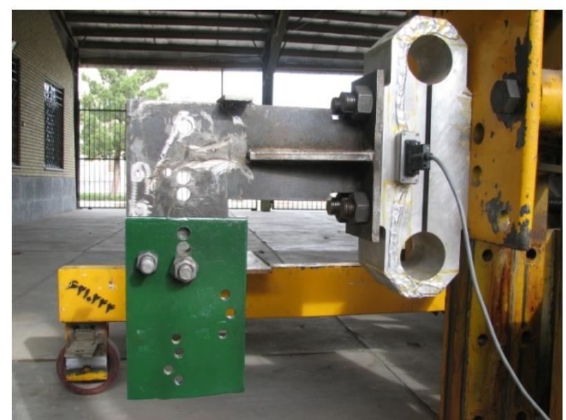 The octagonal ring transducer connected to the tool carriage