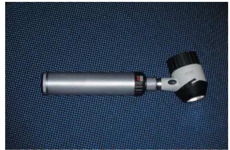 Manual dermatoscope