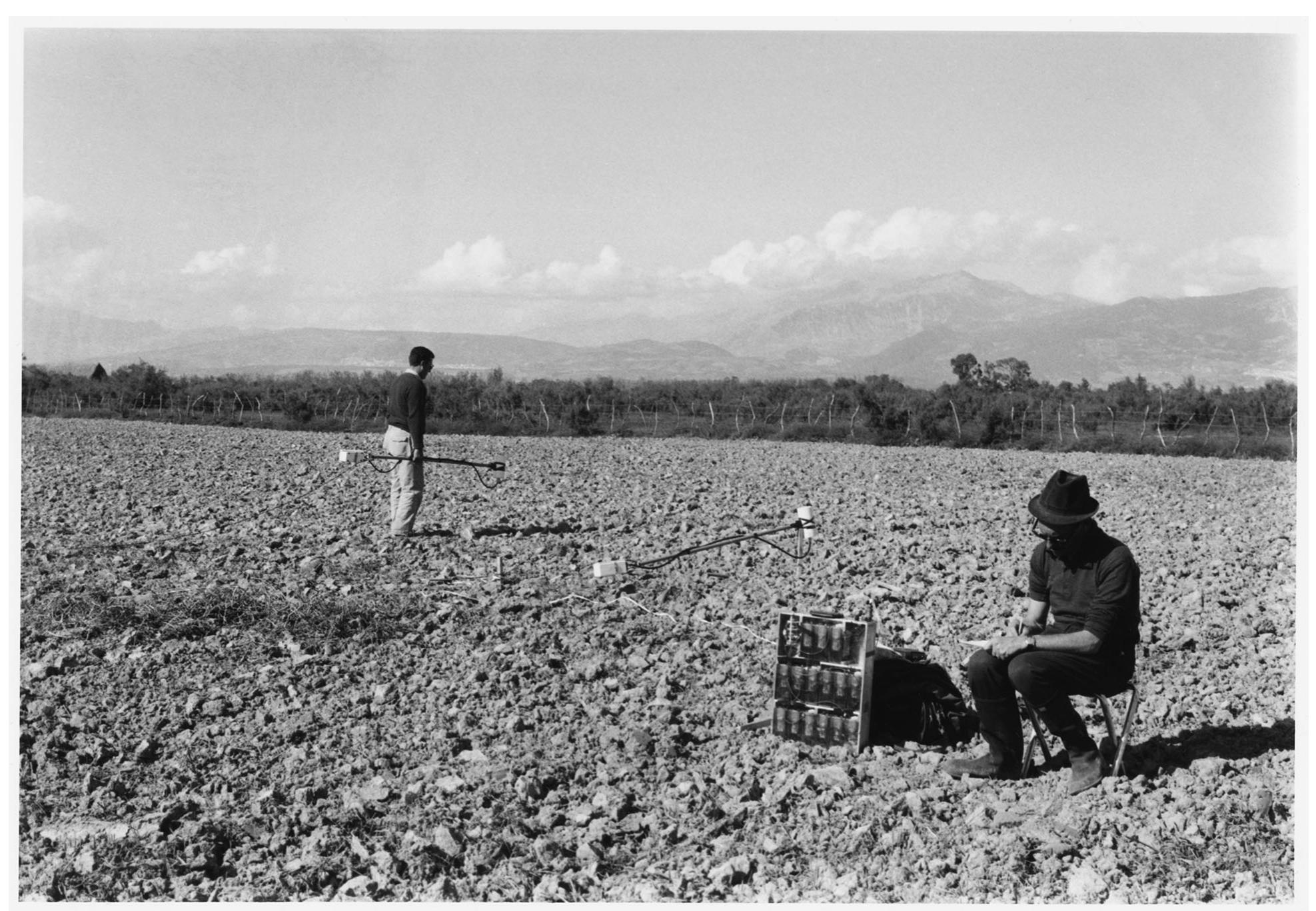 Cesium magnetometer, fixed and movable sensors with