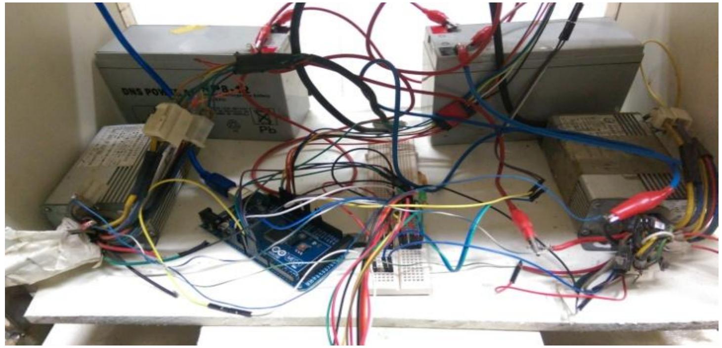 Complete circuit set-up arduino as a sort of a centre point