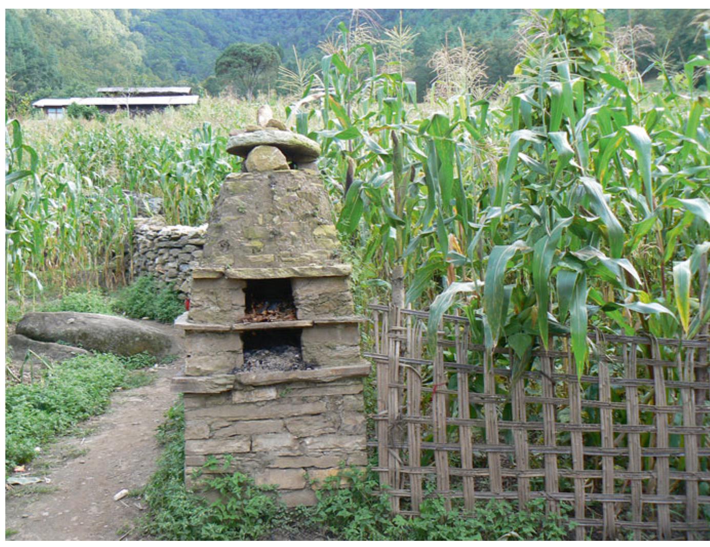 15 a stone-built fire pit called saang bum [bsangs ’bum] in