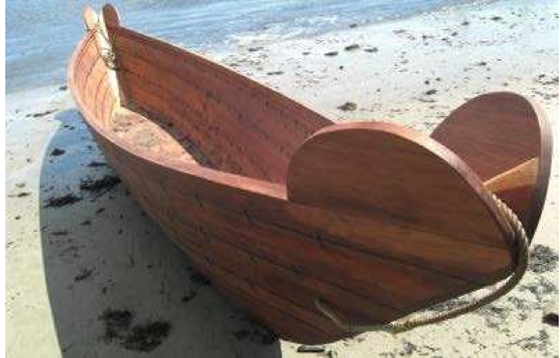 Plank boat: typical indian plank boat ’elye’wun of chumash