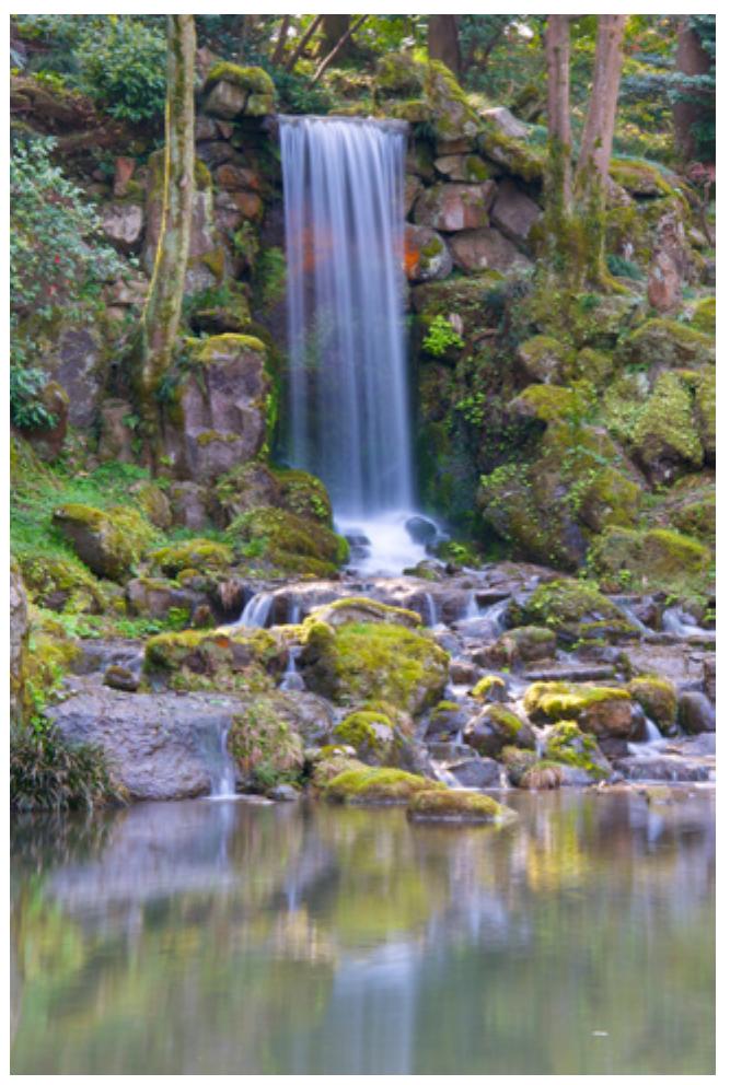 Midori waterfall 223 behind the kasumi pound #225} (17th