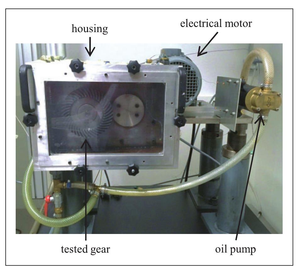 Photo of the churning test rig. to visualize the oil flows