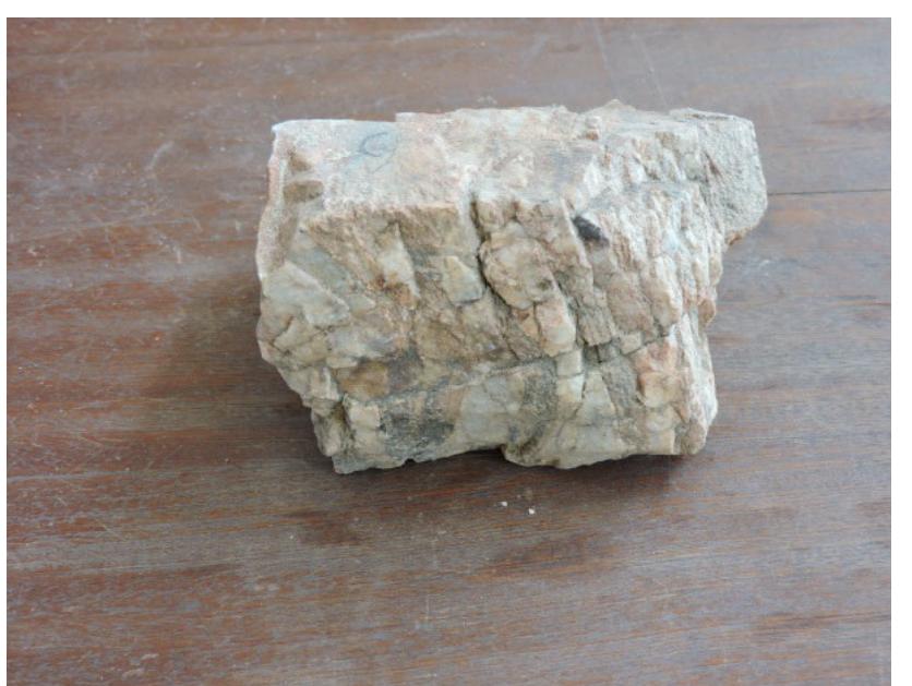 Jointed metaquartzite (q3 quartzite) metasandstone (q1