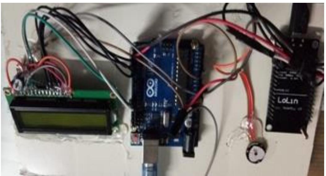 Acomplete circuit of heart beat monitoring system is shown
