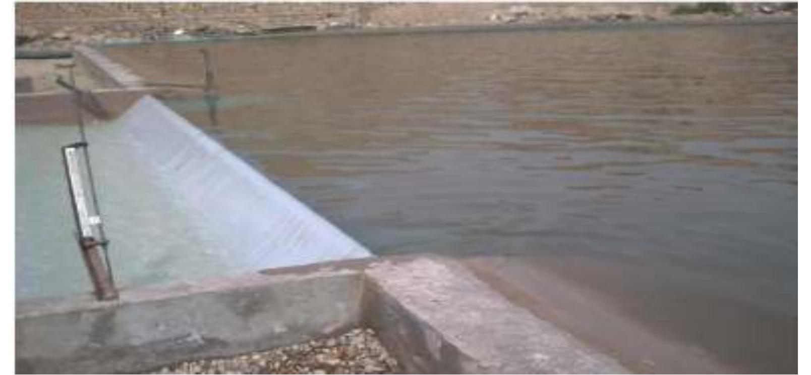 Approach flow to the spillway. the hydraulic model confirmed