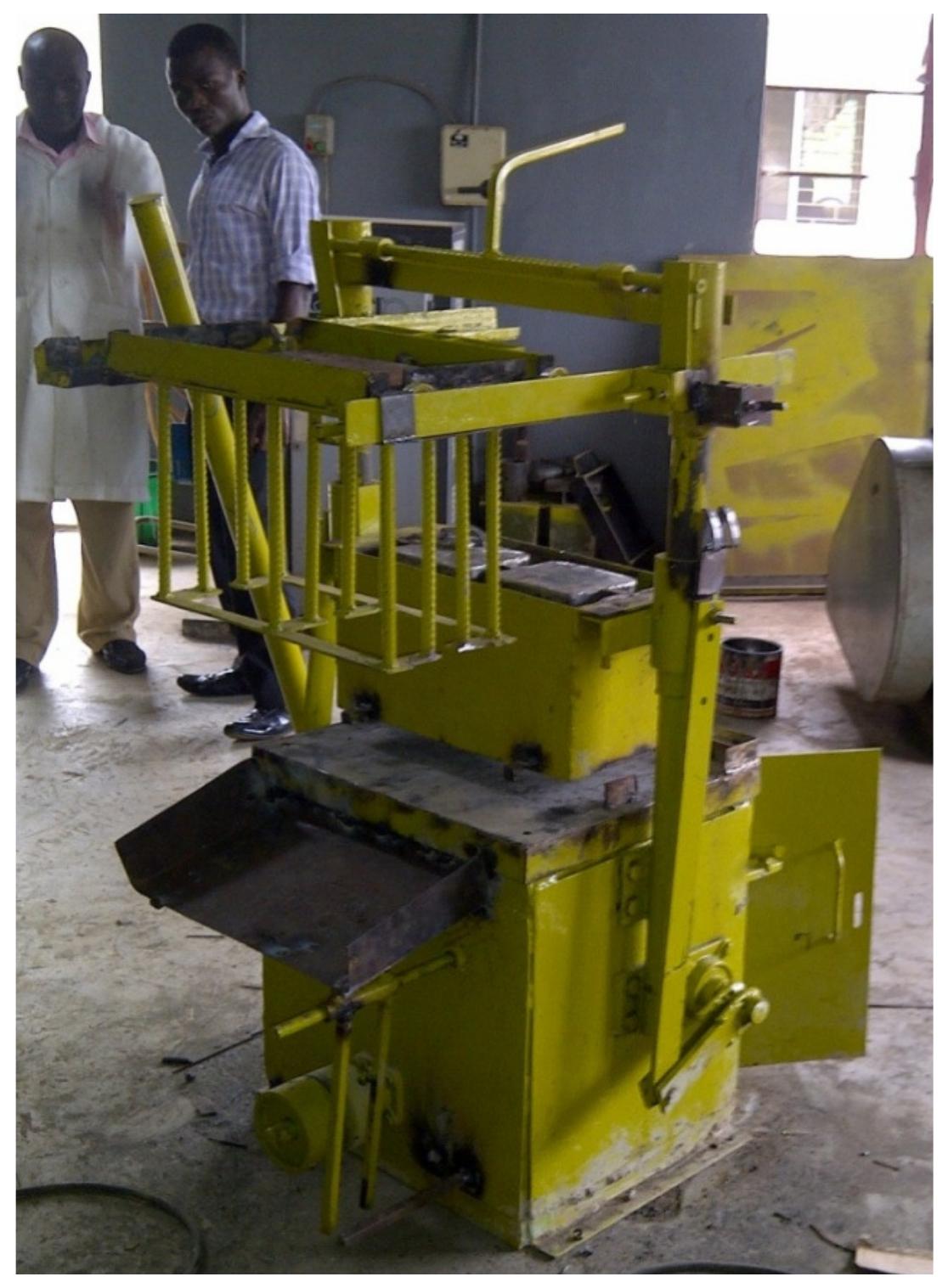 Picture of the fabricated double mould vibration compactor