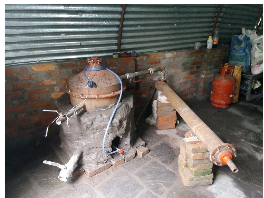 Waste plastic pyrolysis plant the reactor and the condenser