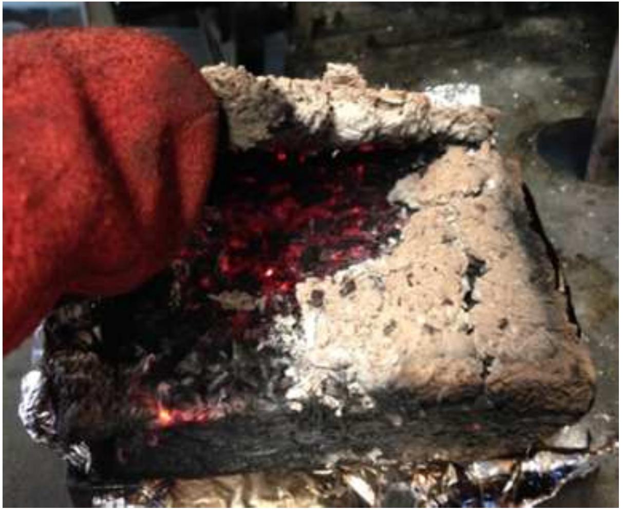 16: hsb-ml-4:1 sample glowing during smouldering combustion